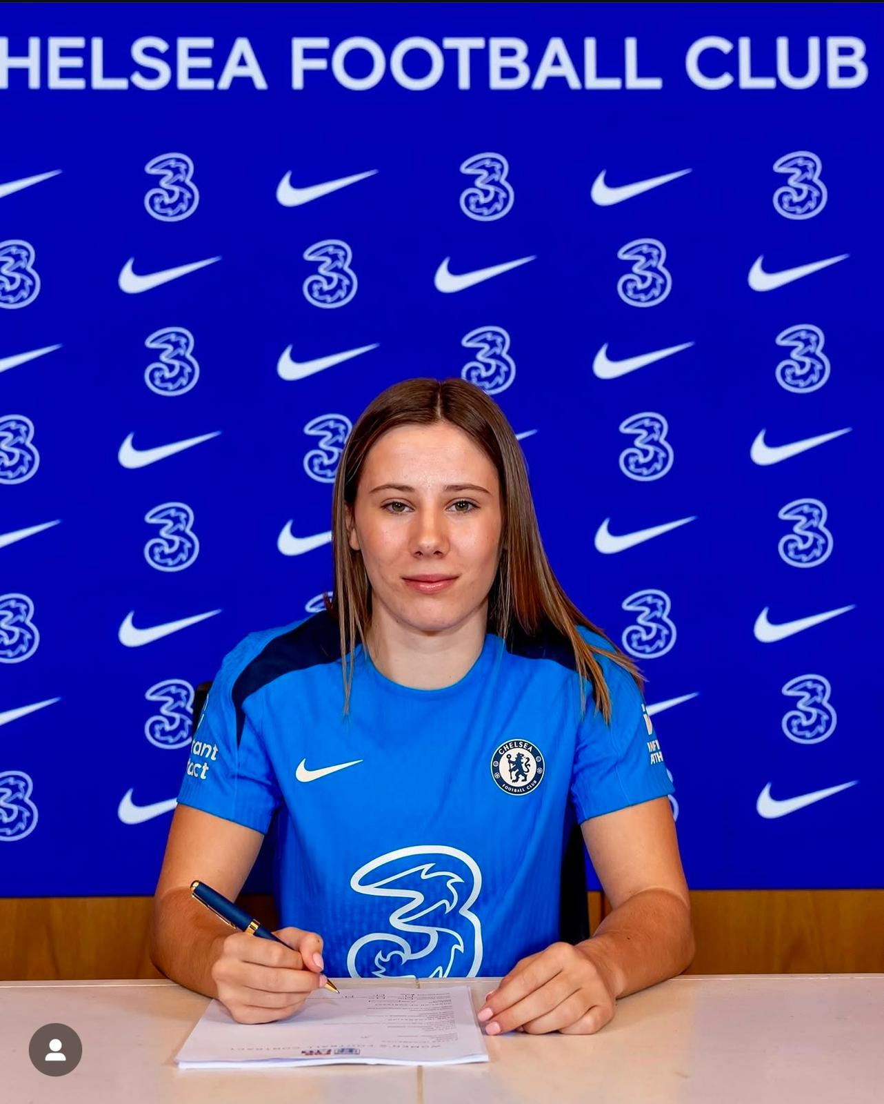 Vera Jones signs with Chelsea Women's FC! - Barry Town United